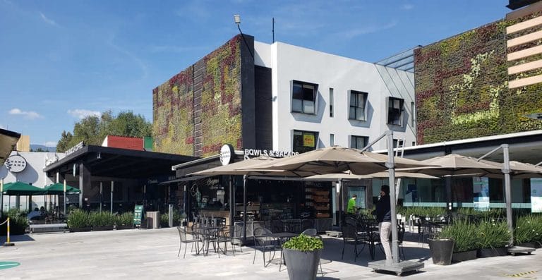 Pasaje San Jerónimo: Tiendas y Café